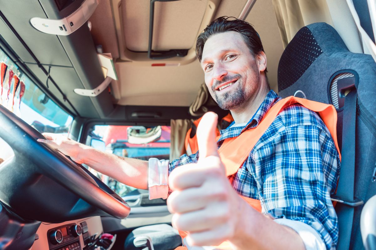 Top 6 Qualities of a Good Truck Driver: What to Look For - TrackFive