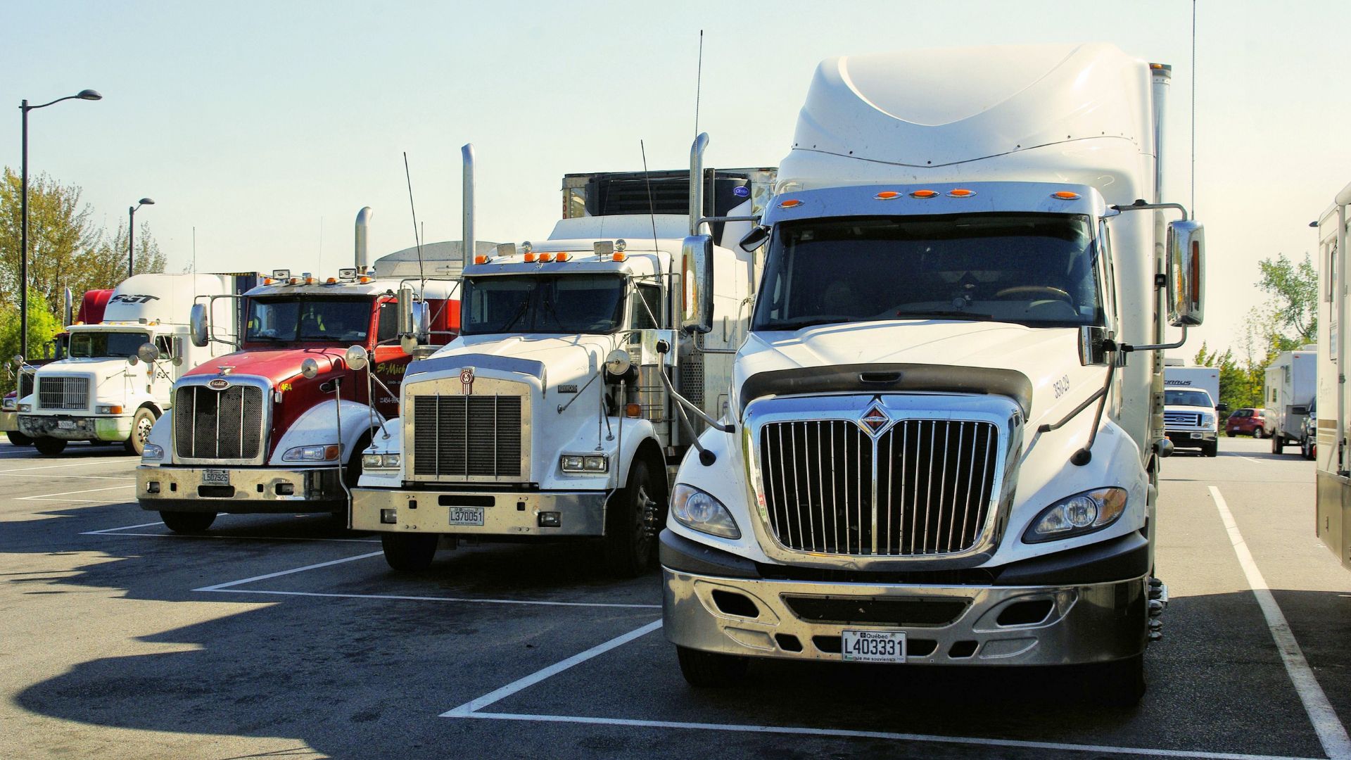 9 Things Small Trucking Companies Can Do to Stand Out - TrackFive